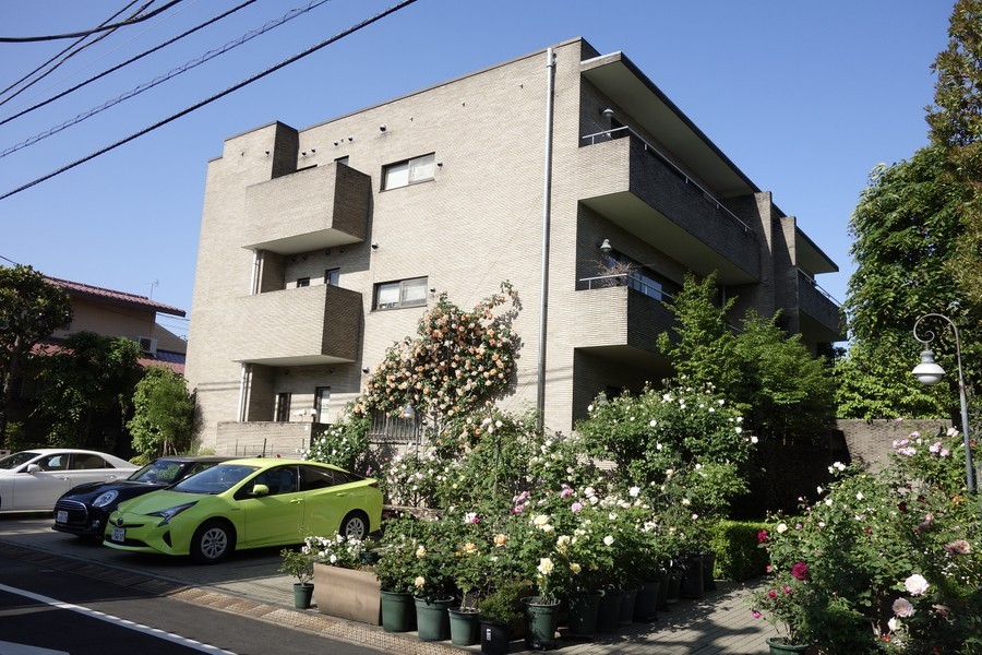Nishiochiai Compound | Housing Japan